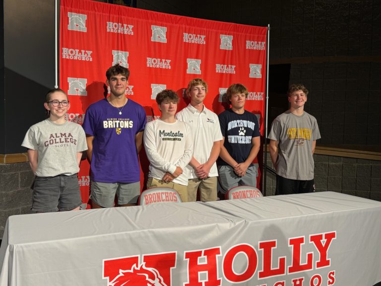Holly Bronchos - Official Athletic Website – Holly, MI