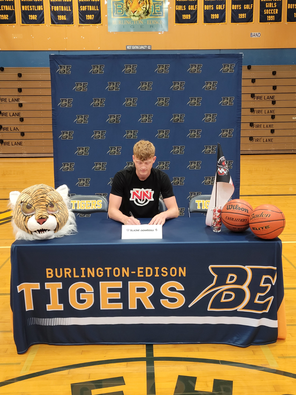 Burlington-Edison - Team Home Burlington-Edison Tigers Sports