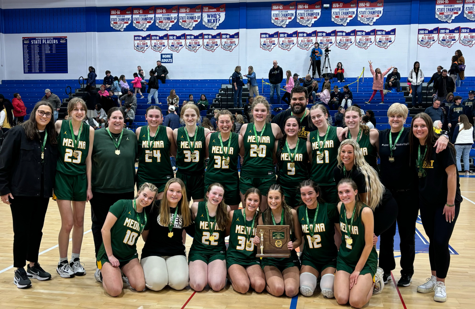 Medina - Team Home Medina Bees Sports