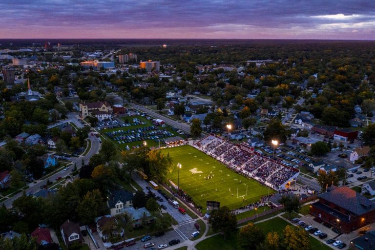 Muskegon Big Reds - Official Athletic Website – Muskegon, MI