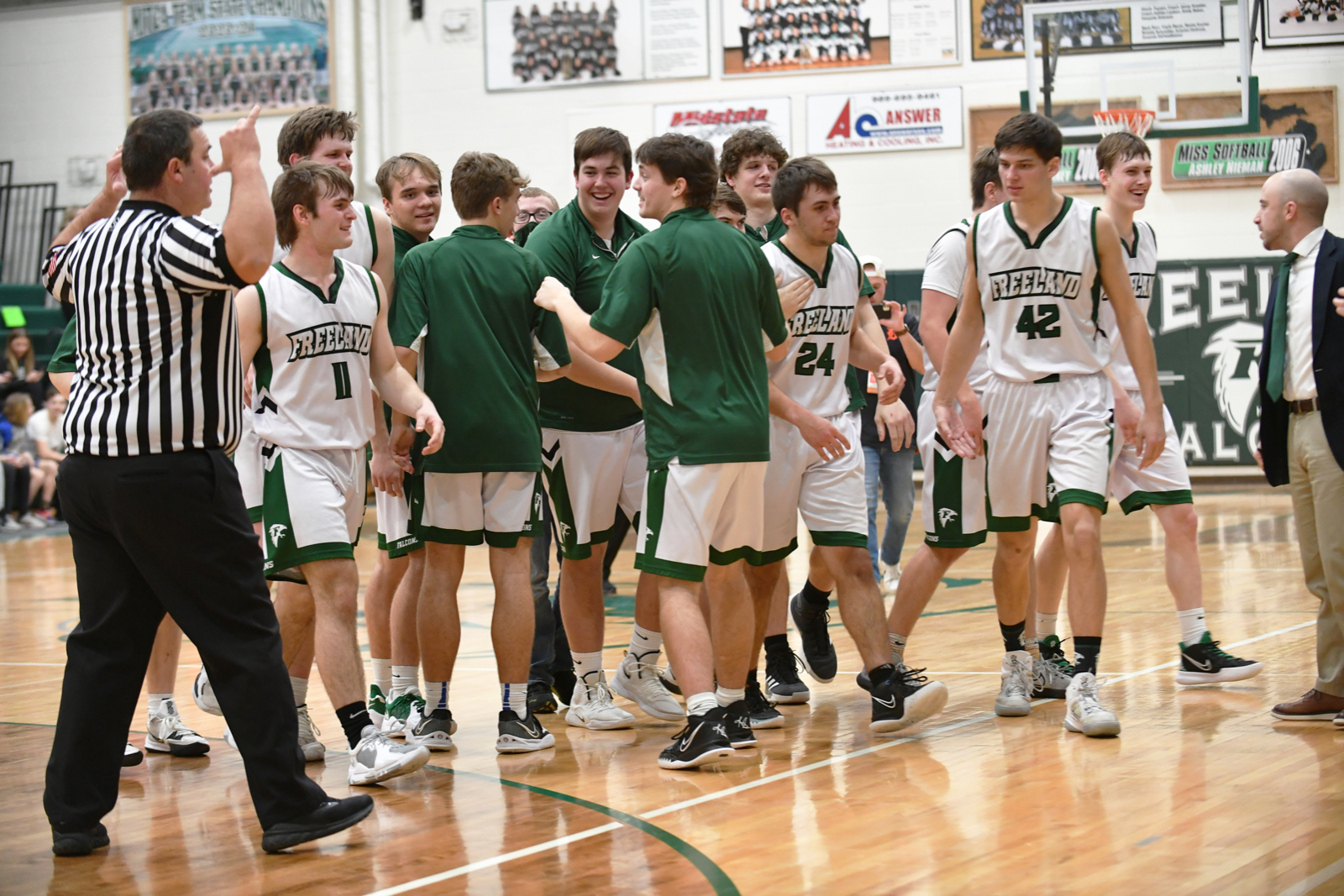 Freeland - Team Home Freeland Falcons Sports